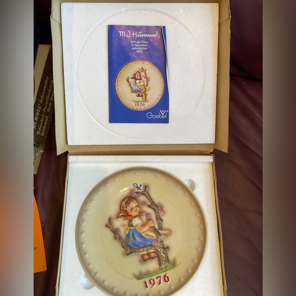 Goebel | Accents | Mj Hummel Goebel 976 6th Annual Apple Tree Girl ...